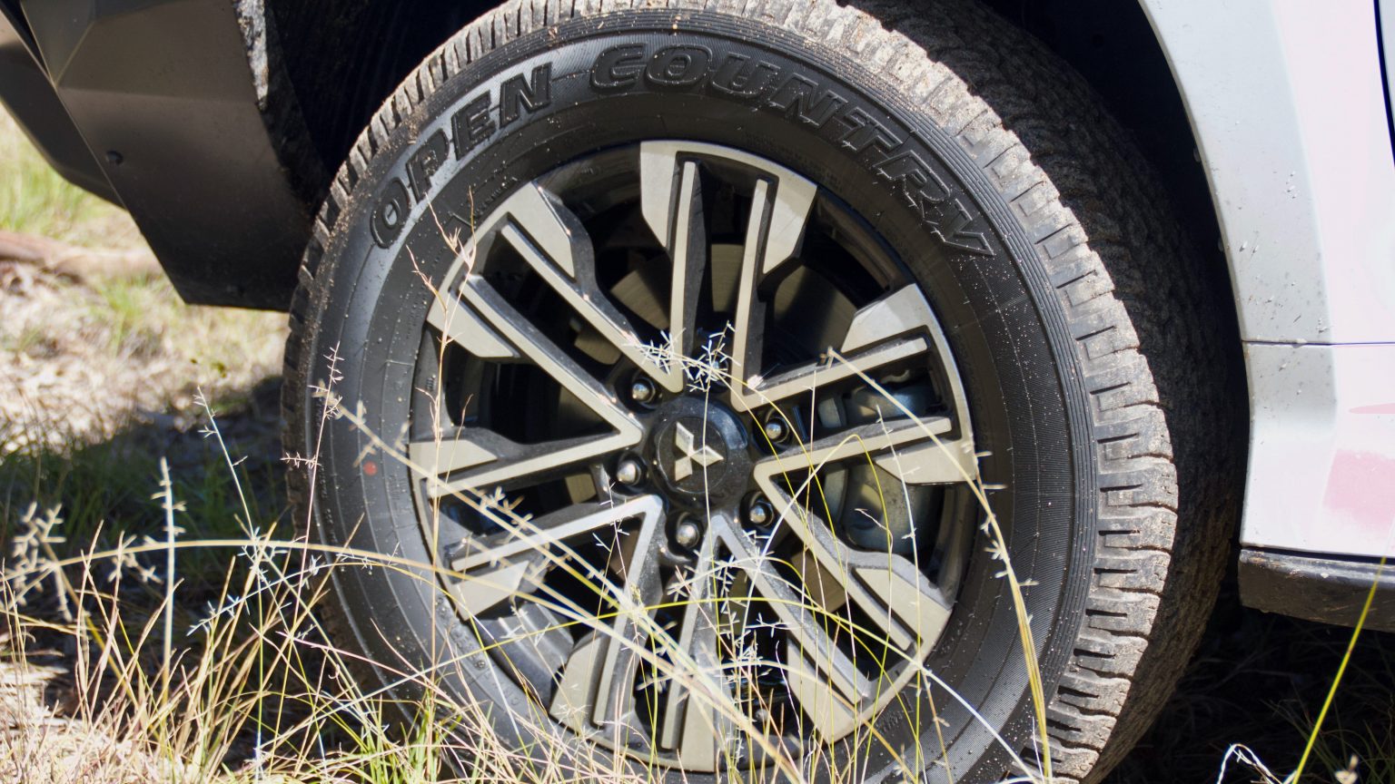 2020 Mitsubishi Pajero Sport Exceed 4x4 Review | DiscoverAuto