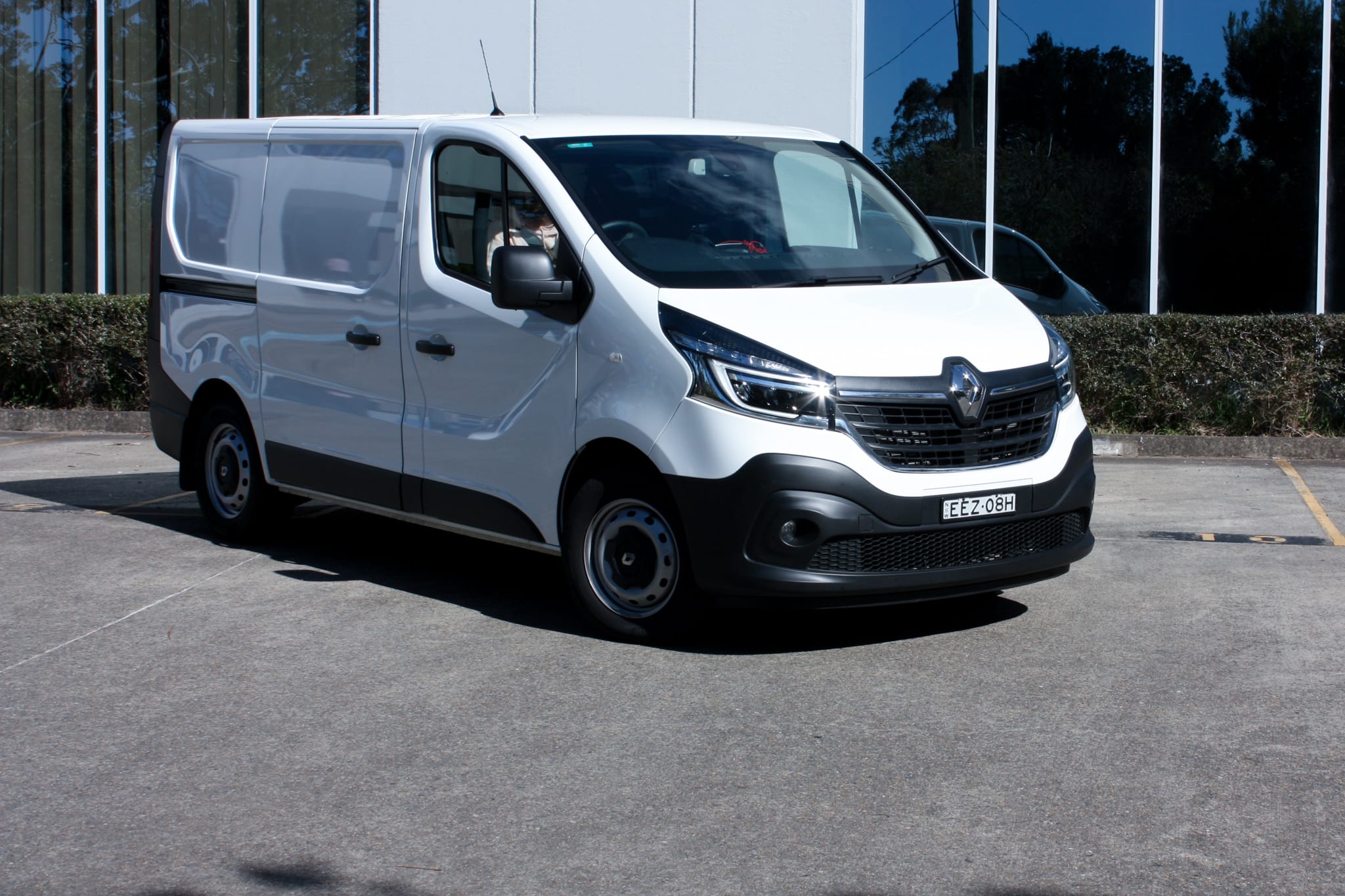 2020 Renault Trafic SWB Premium EDC Review | DiscoverAuto
