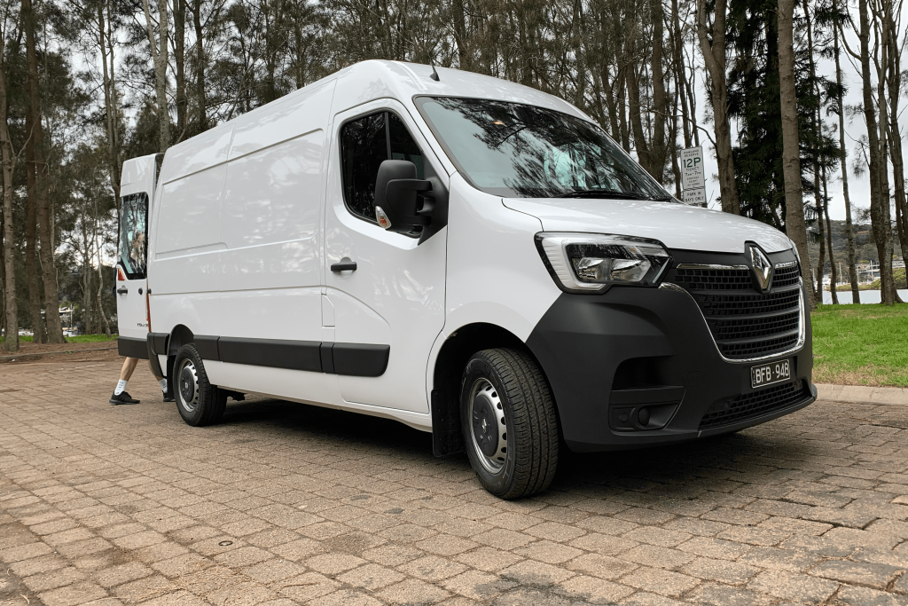 2020 Renault Master MWB Manual Review | DiscoverAuto