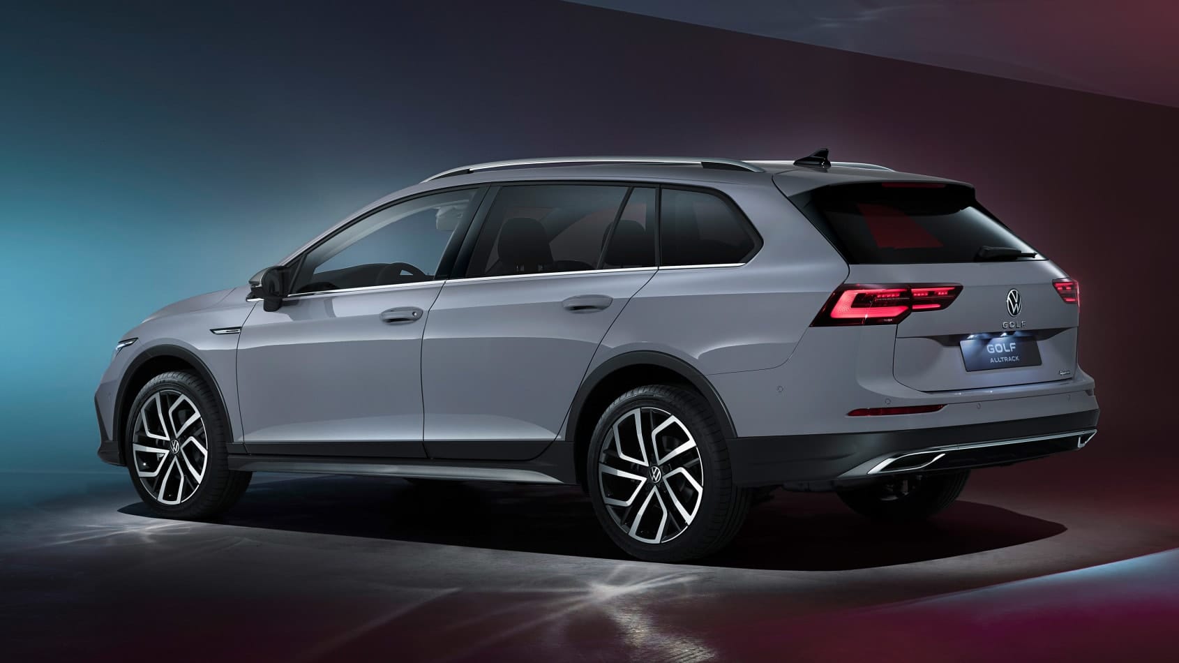 2021 Volkswagen Golf 8 Wagon Debuts with Room to Spare