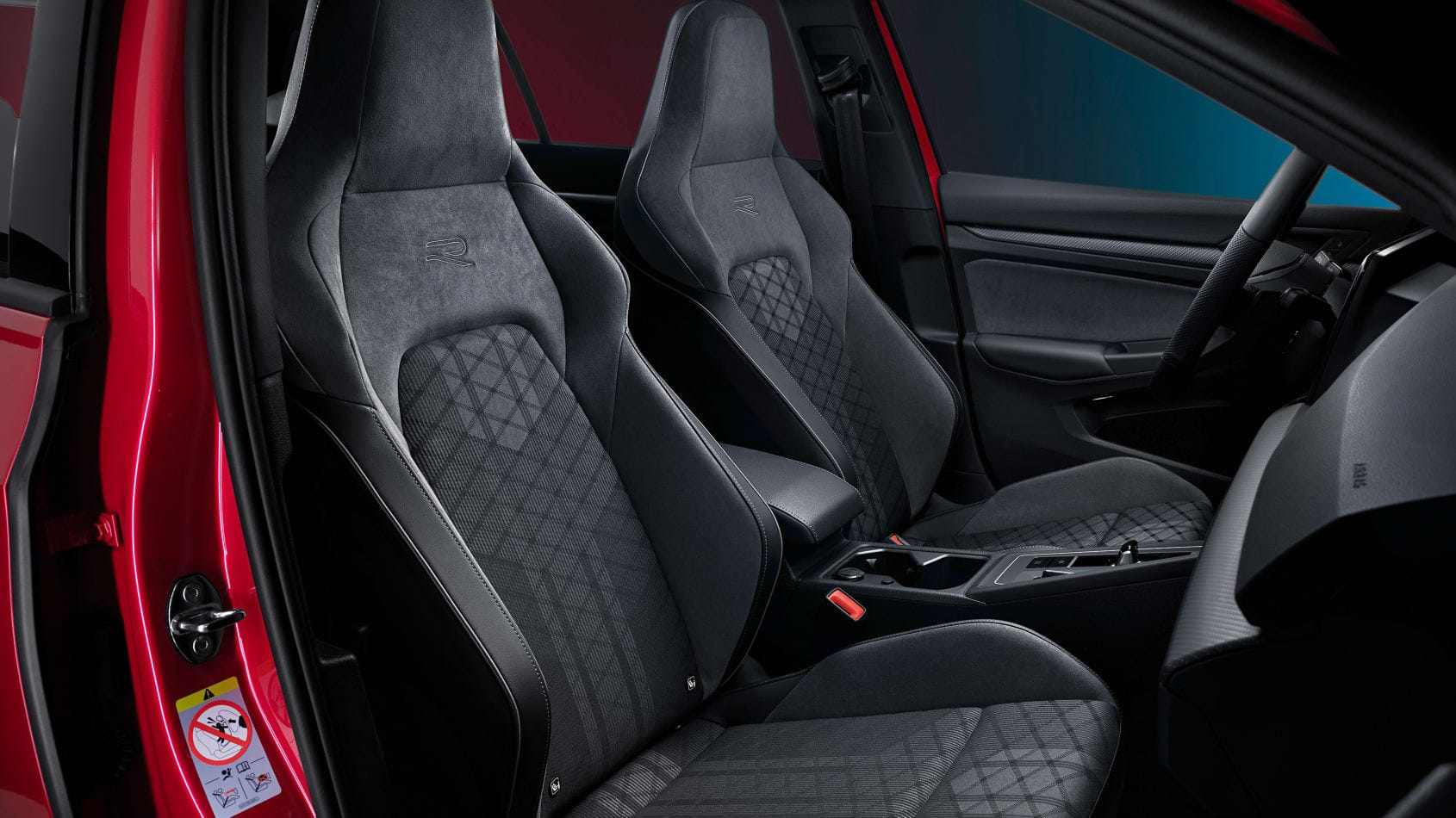 2021 Volkswagen Golf 8 Wagon Debuts with Room to Spare