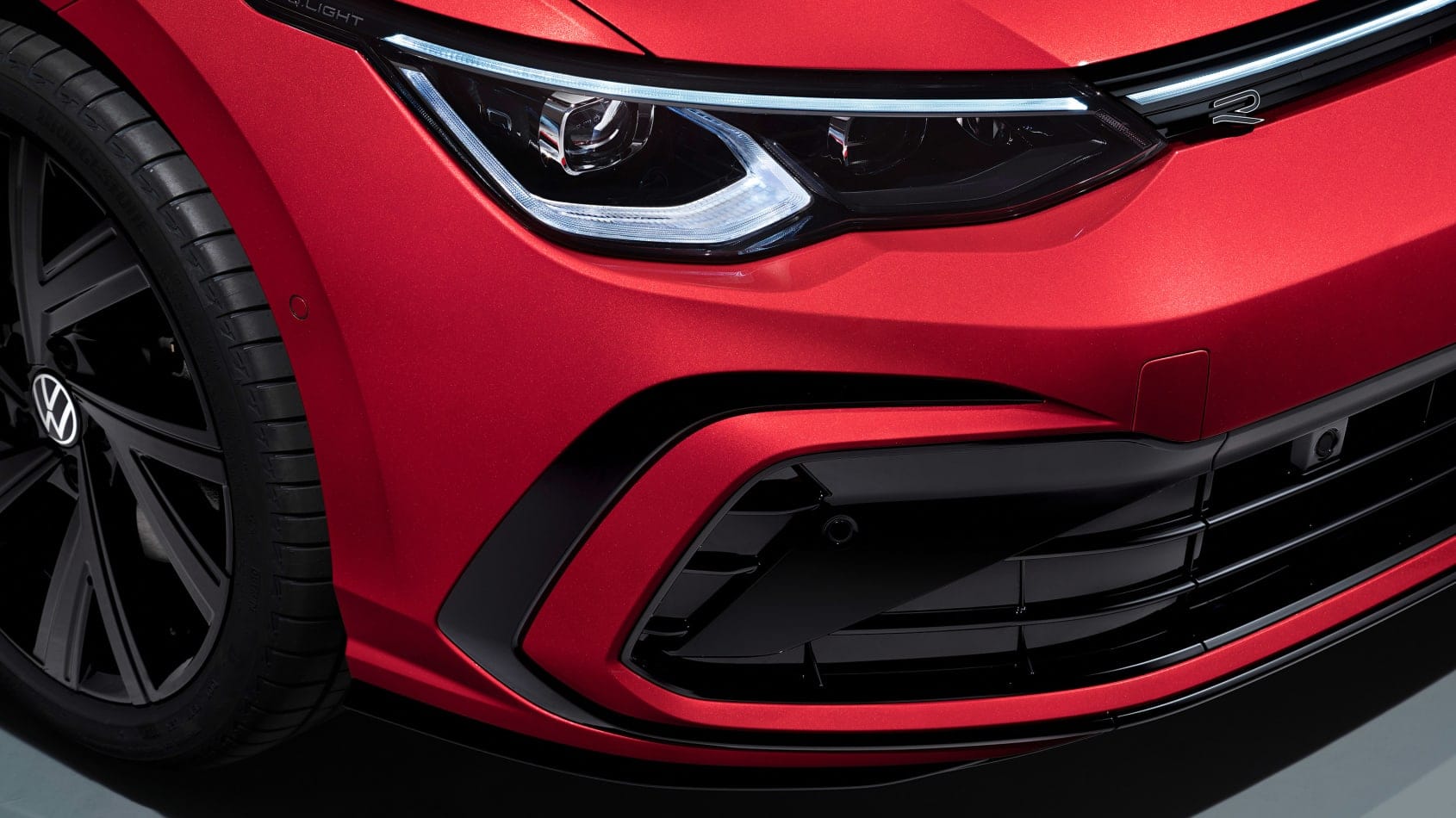 2021 Volkswagen Golf 8 Wagon Debuts with Room to Spare