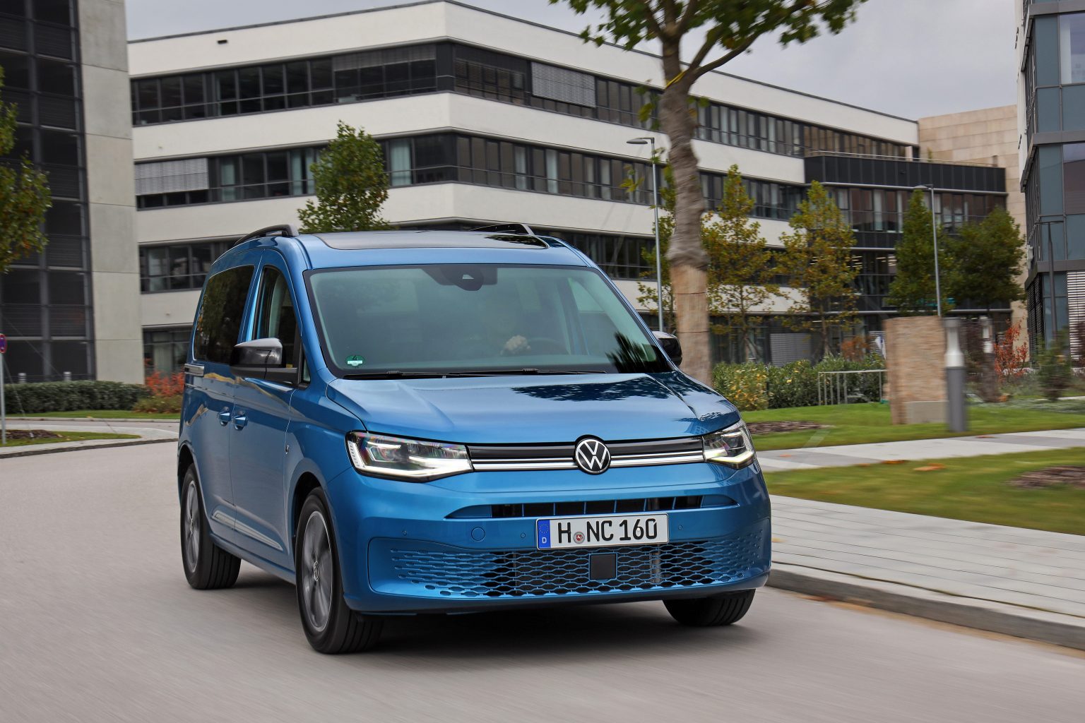 2021 Volkswagen Caddy Revealed, Due First-Half of 2021 | DiscoverAuto