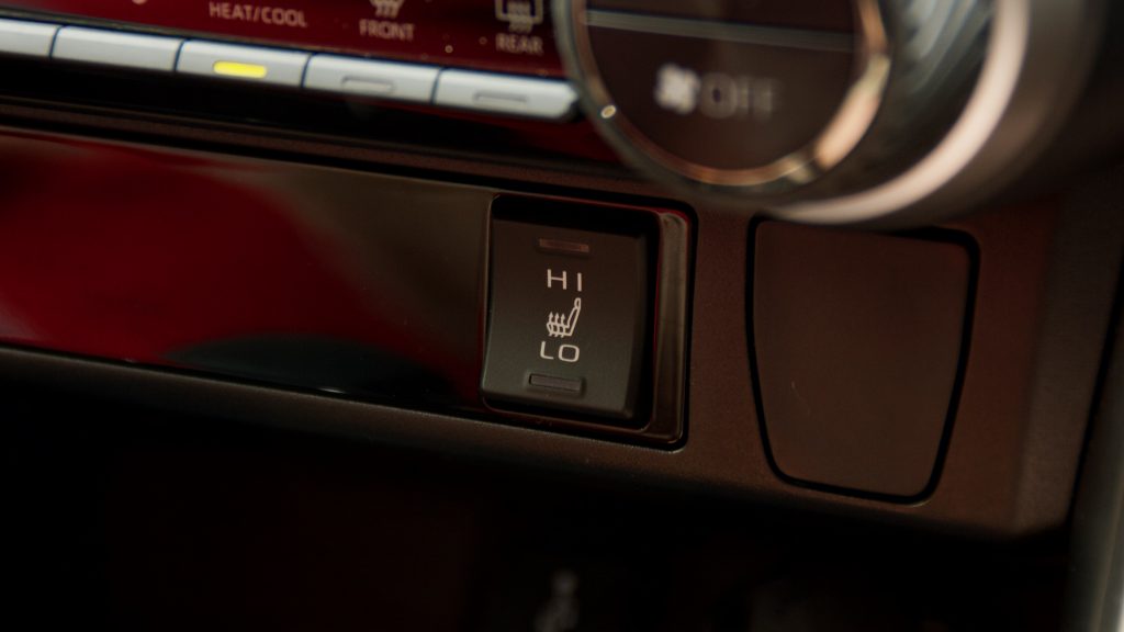 2021 Toyota RAV4 Cruiser Hybrid AWD Review | DiscoverAuto