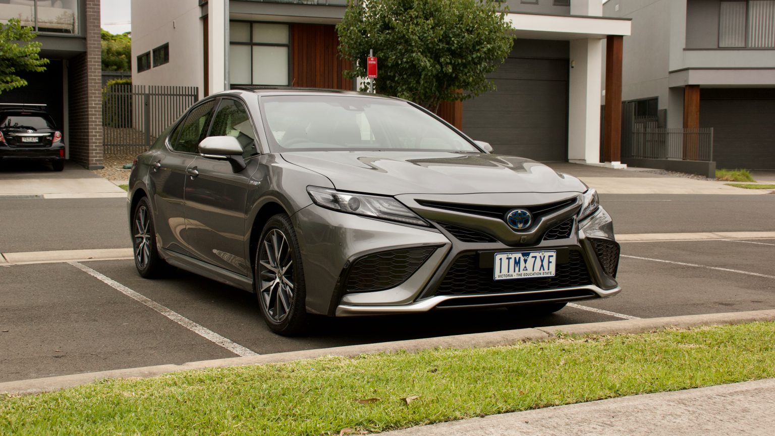 2022 Toyota Camry SL 2.5L Hybrid e-CVT Review | DiscoverAuto