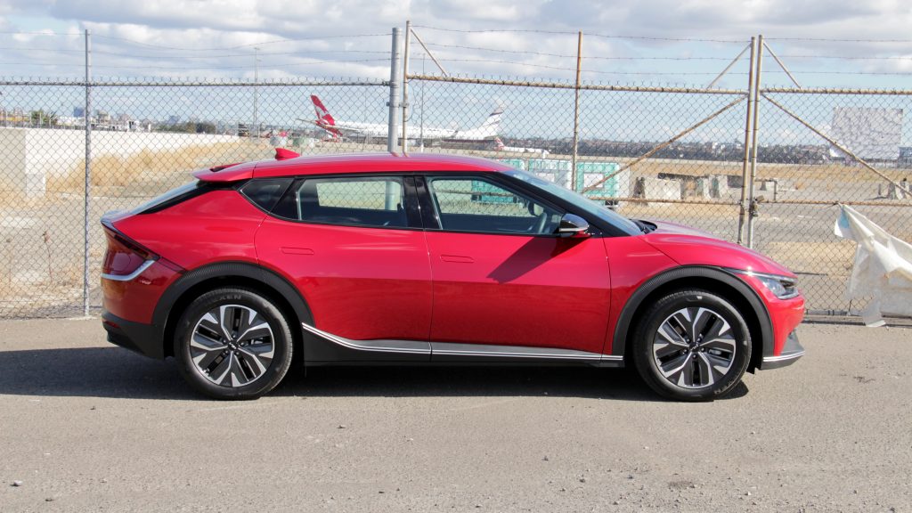 Comparison: 2022 Tesla Model Y vs 2022 Kia EV6 | DiscoverAuto