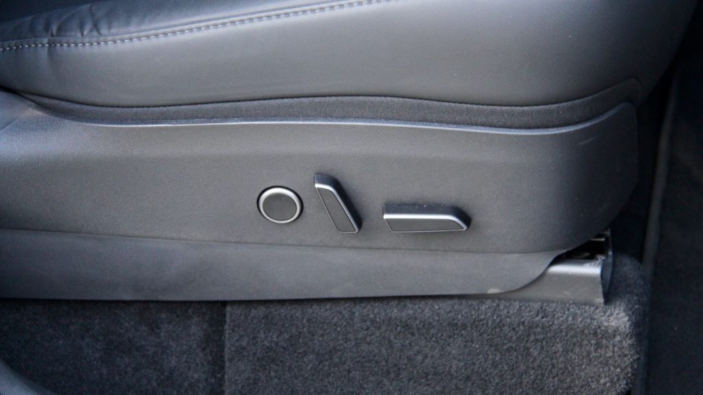 2022 Tesla Model Y Rear-Wheel Drive Review | DiscoverAuto