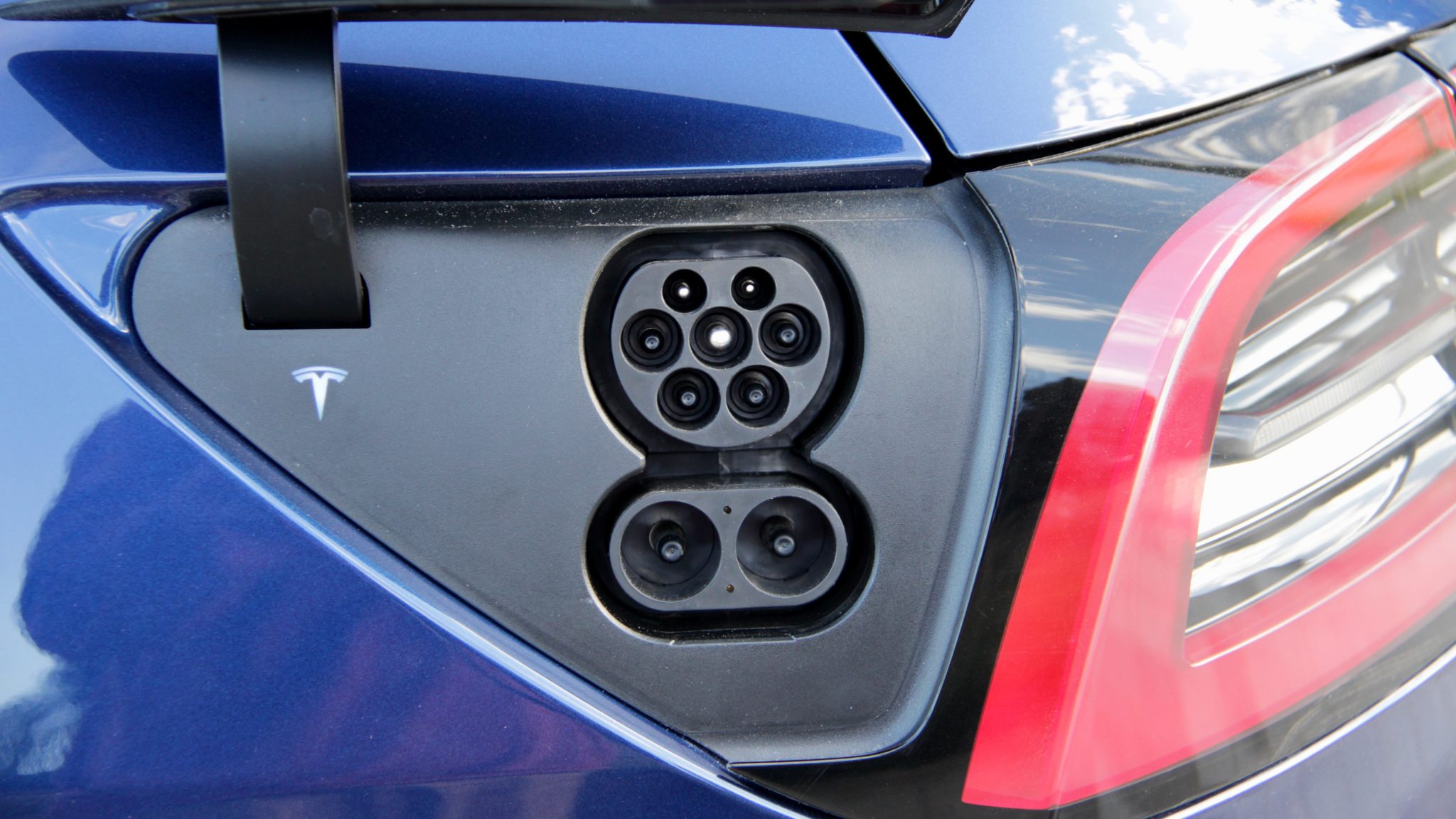 2022 Tesla Model Y Rear-Wheel Drive Review | DiscoverAuto