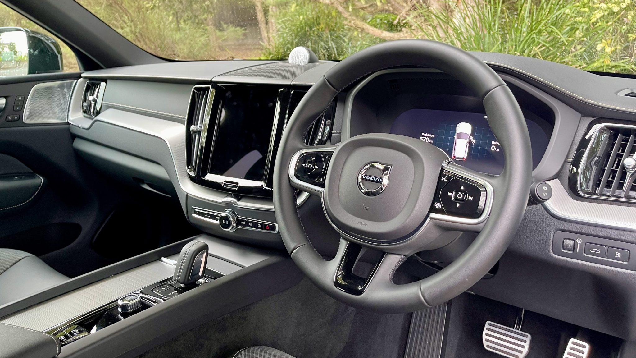 2022 Volvo XC60 Recharge Plug-in Hybrid Review | DiscoverAuto