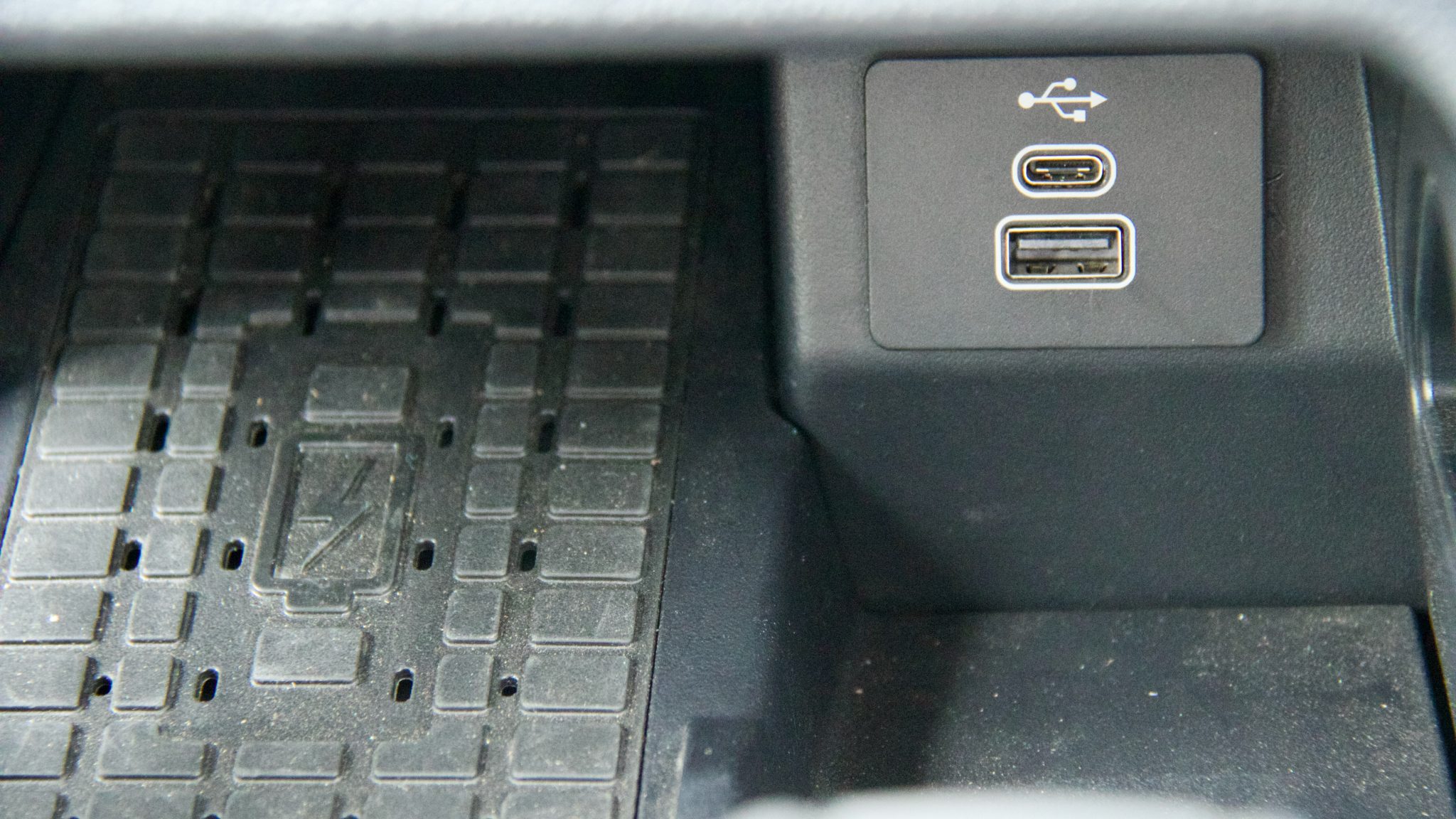 2022 Ford Ranger Raptor Twin-Turbo V6 4x4 Review | DiscoverAuto