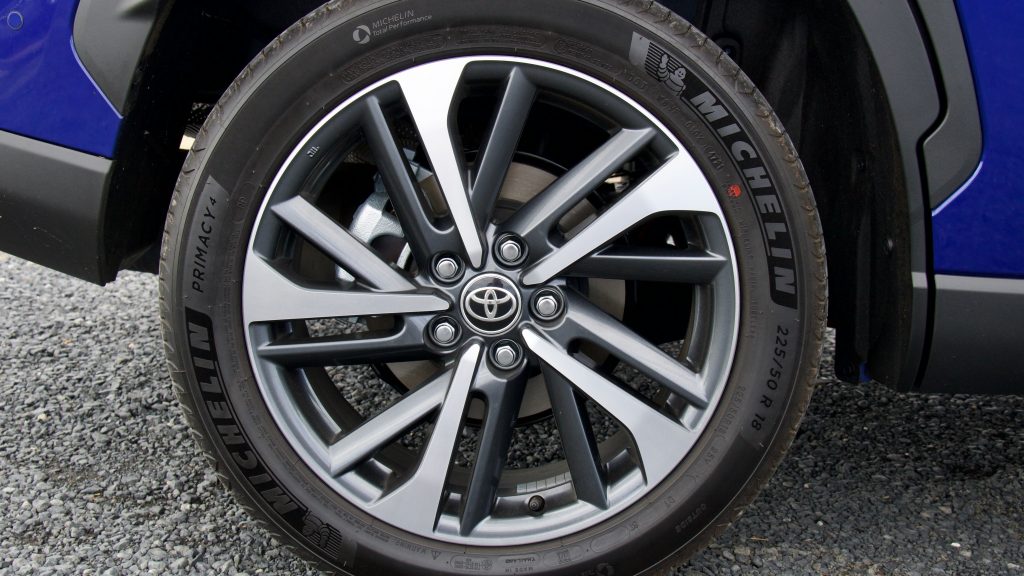 2023 Toyota Corolla Cross Atmos Hybrid Review | DiscoverAuto