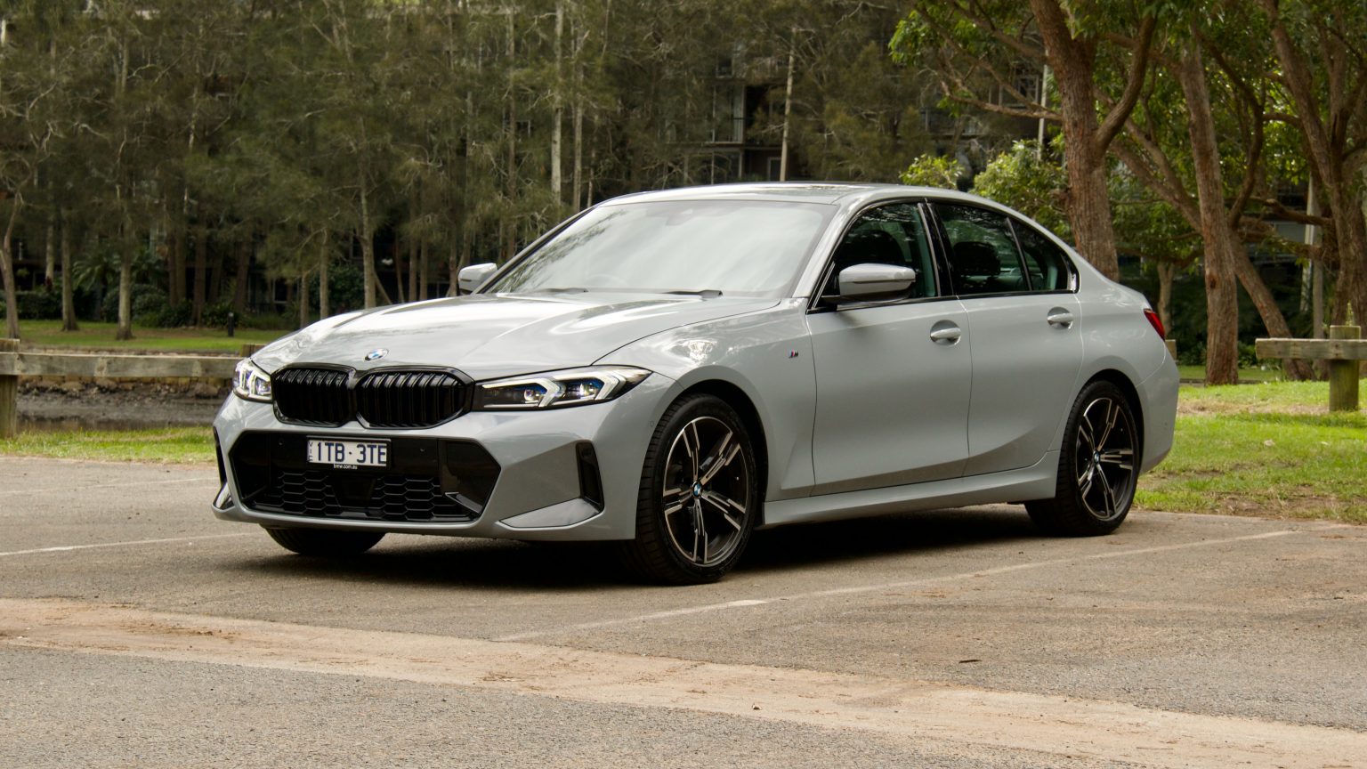 2023 BMW 320i M Sport Sedan Review | DiscoverAuto
