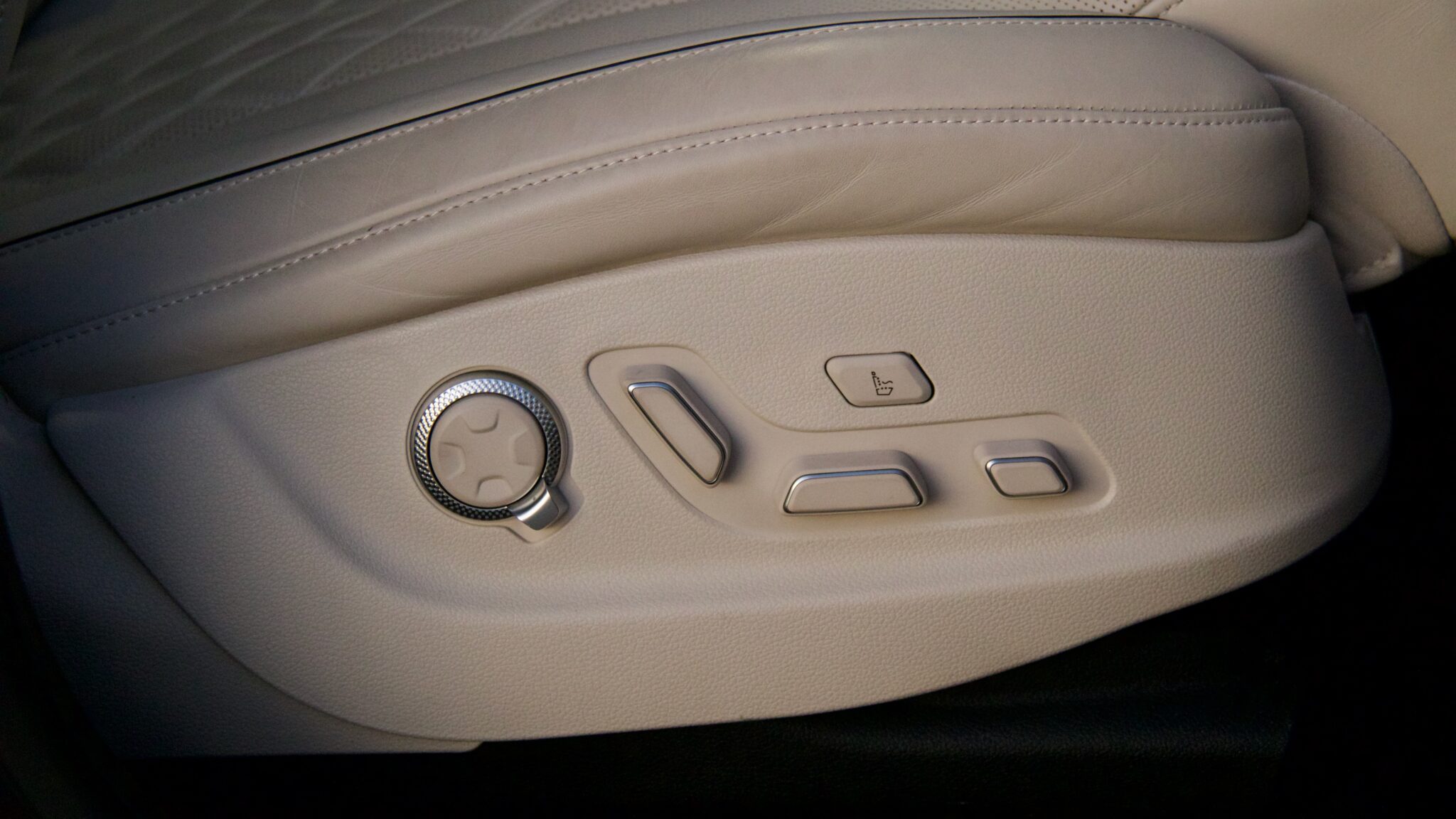 2023 Genesis GV80 3.0D Six-Seat Luxury Pack Review | DiscoverAuto