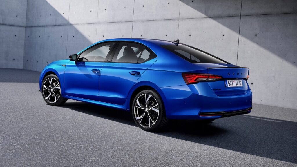 2025 Skoda Octavia Facelift Revealed, RS Gains More Power | DiscoverAuto