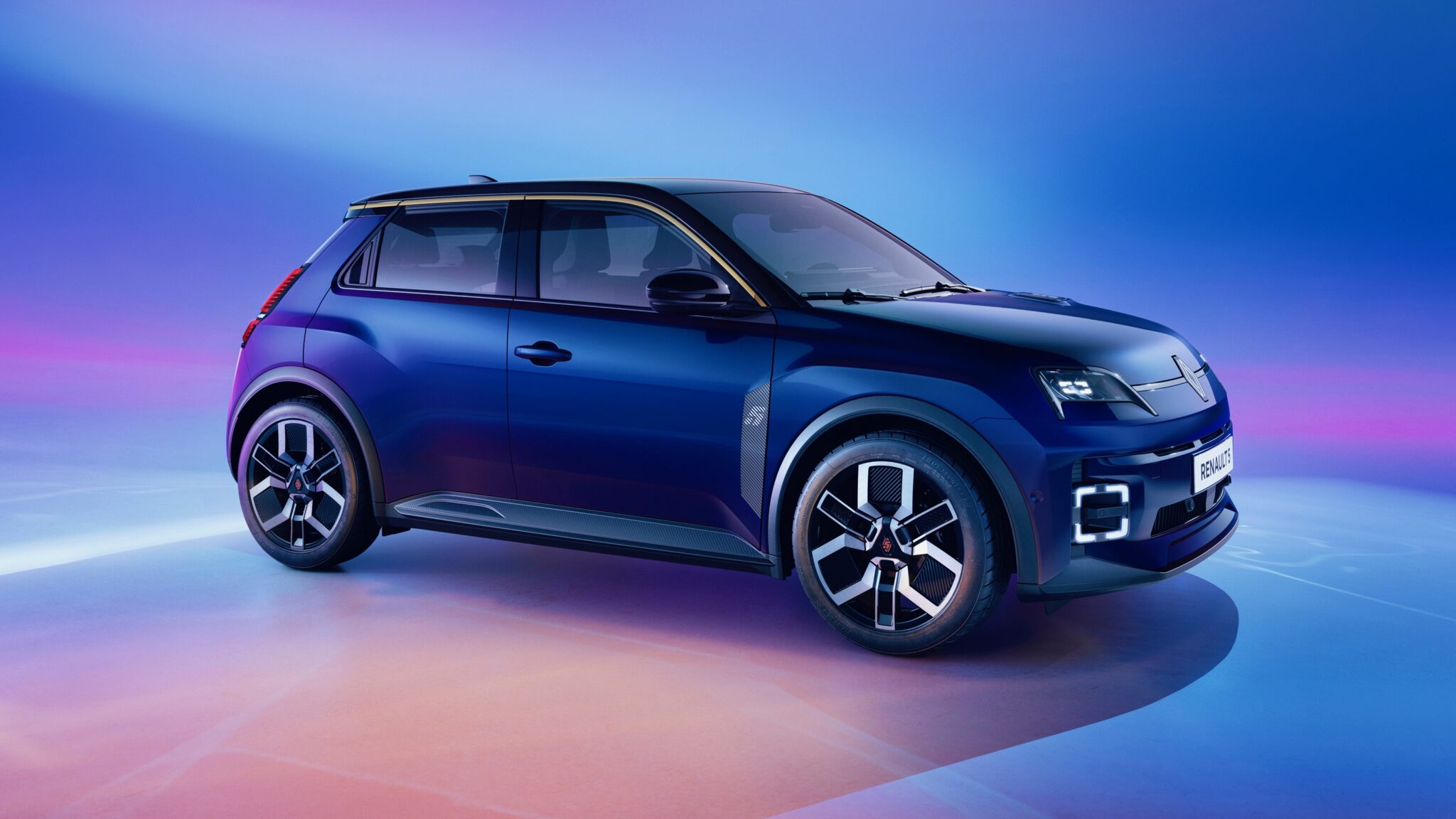 2024 Renault 5 Revealed: Retro Style for New Electric Hatchback ...