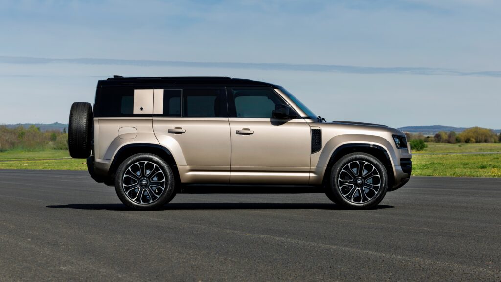 2025 Defender OCTA is a $300k Twin-Turbo V8 Flagship | DiscoverAuto
