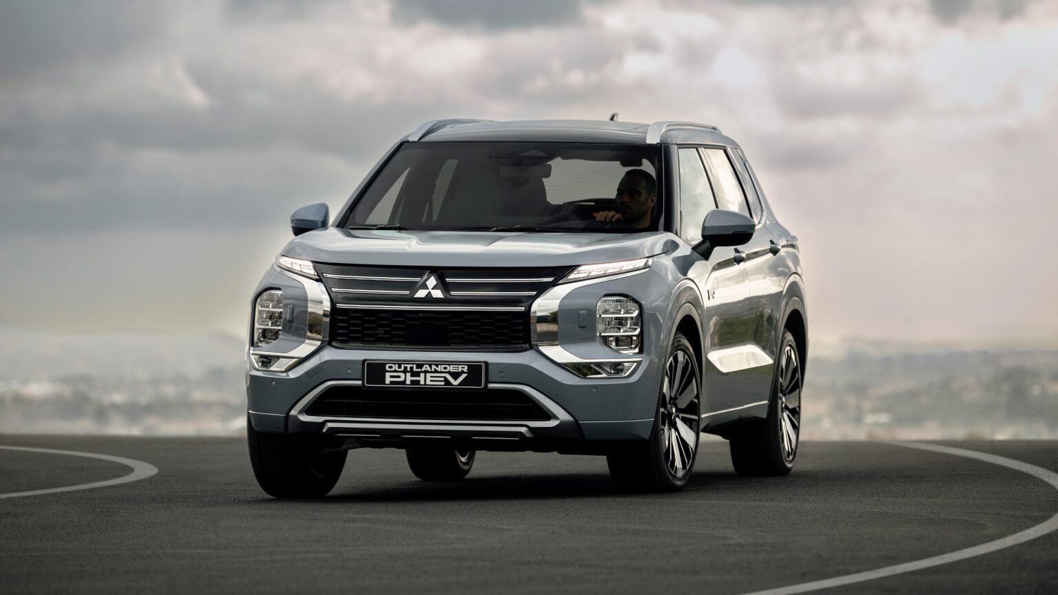 2025 Mitsubishi Outlander PHEV Upgraded with More EV Range | DiscoverAuto